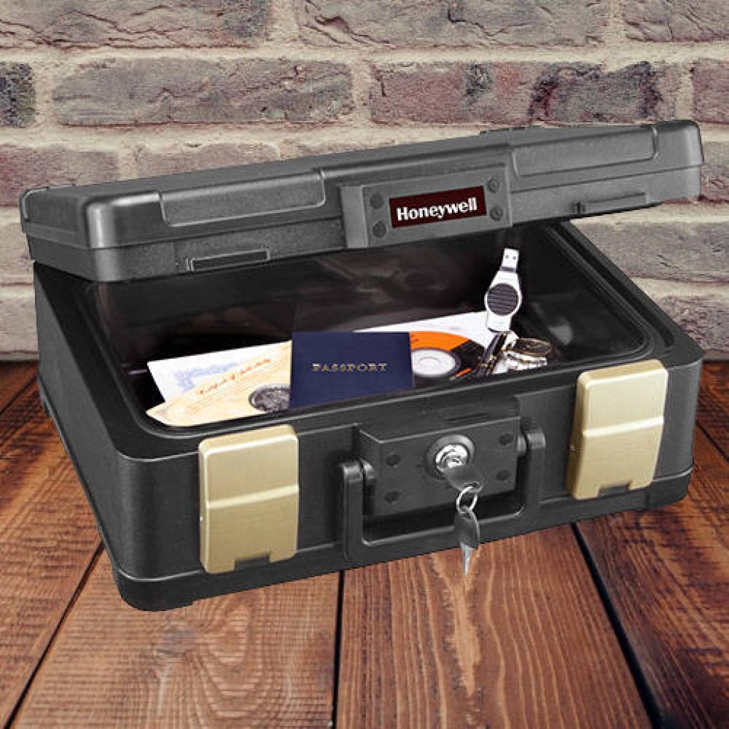 Honeywell 1103 Fireproof Briefcase: Review | Storage Box Reviews